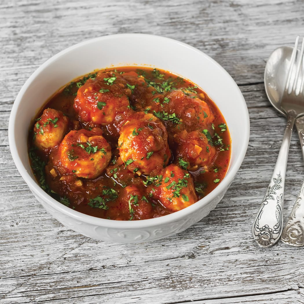 Cheesy chicken meatballs in tomato sauce recipe | easyFood