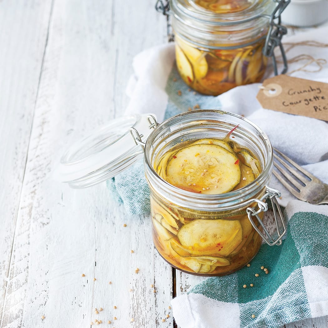 Crunchy courgette pickle | easyFood