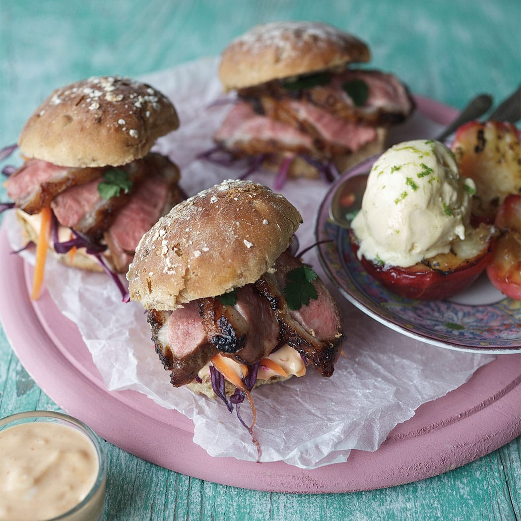 Mini Asian duck sandwiches | easyFood