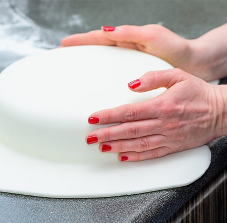 What you need to know about fondant icing | easyFood