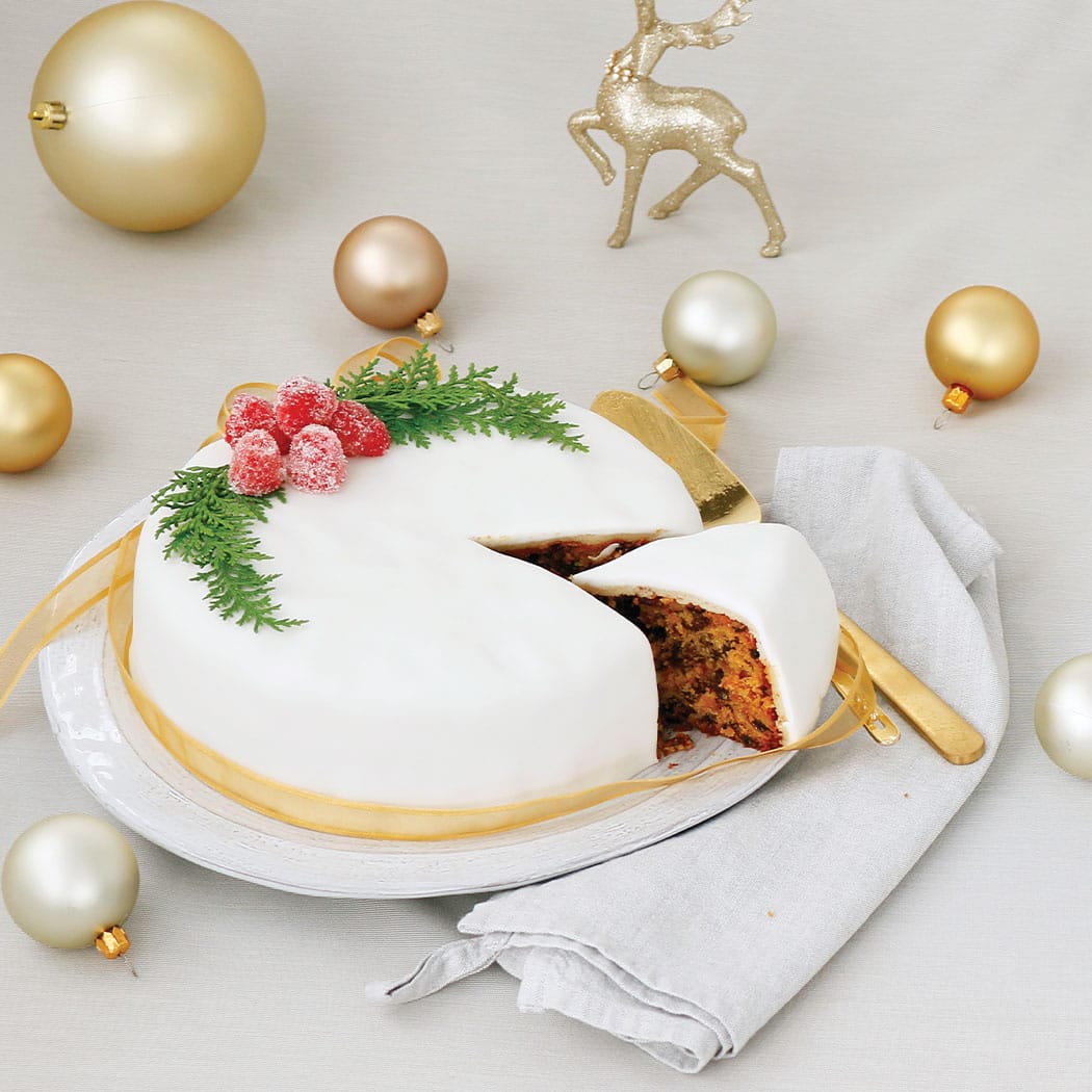 Classic Christmas cake recipe | easyFood