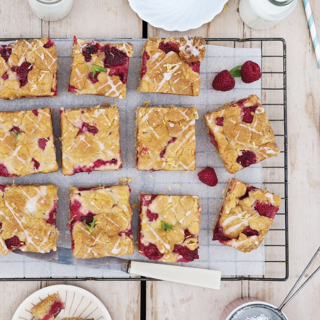 Raspberry lemon crumb bars recipe | easyFood