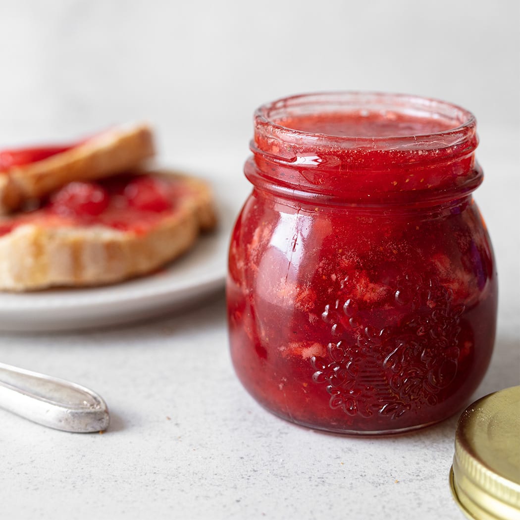 Strawberry and lemon jam | easyFood