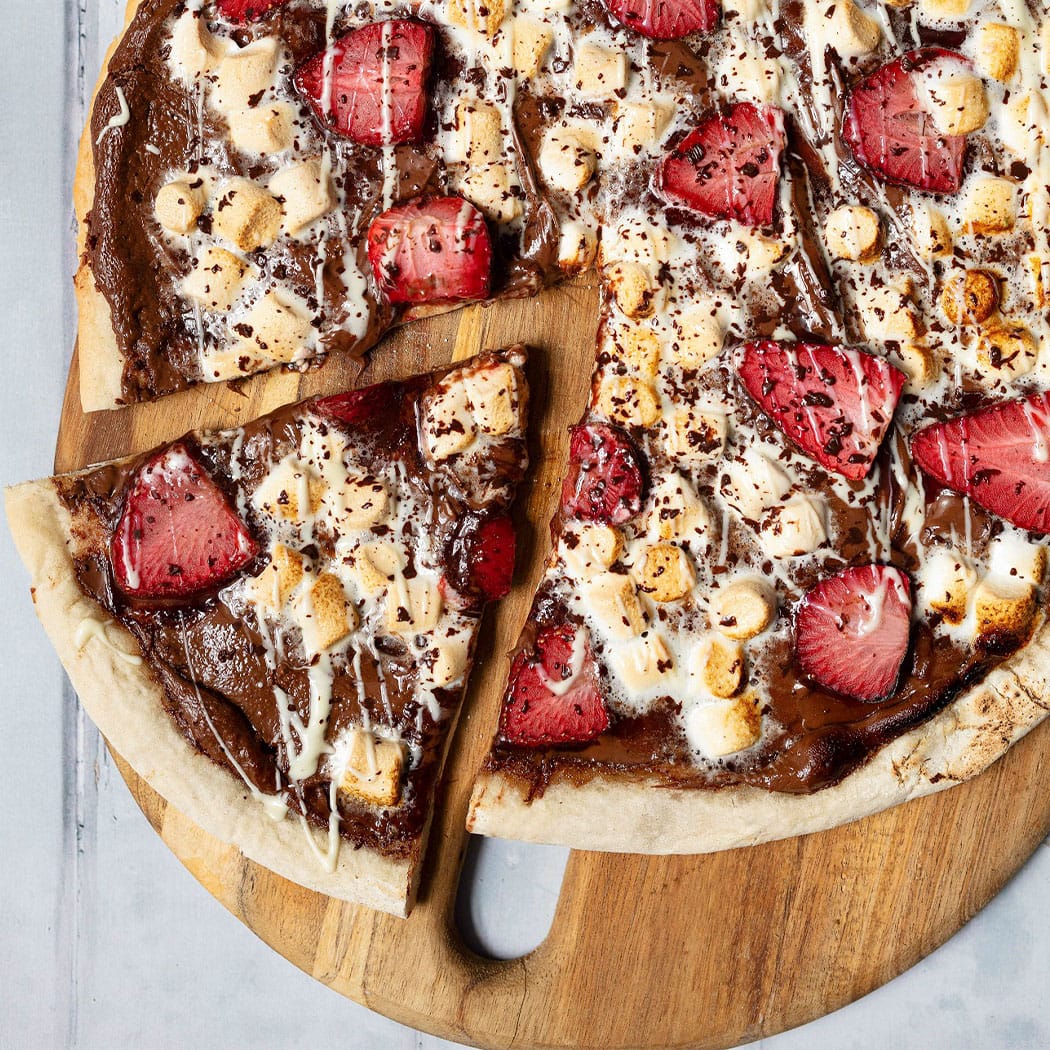 Strawberry hazelnut marshmallow pizza | easyFood
