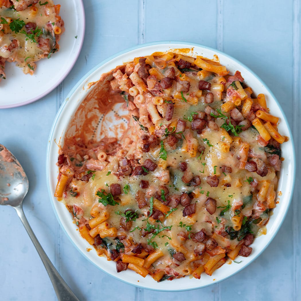 Tomato mac 'n' cheese bake | easyFood