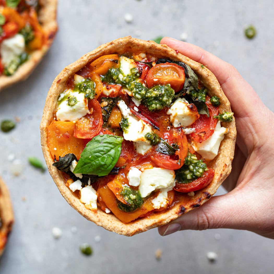 Tomato tartlets with feta recipe | easyFood