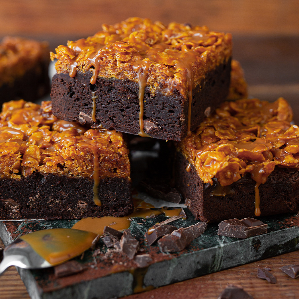 Caramel cornflake crunch brownies | easyFood
