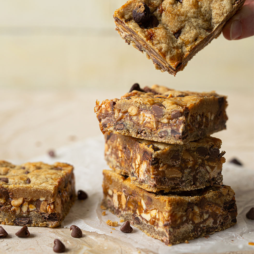 Snickers cookie bars recipe | easyFood