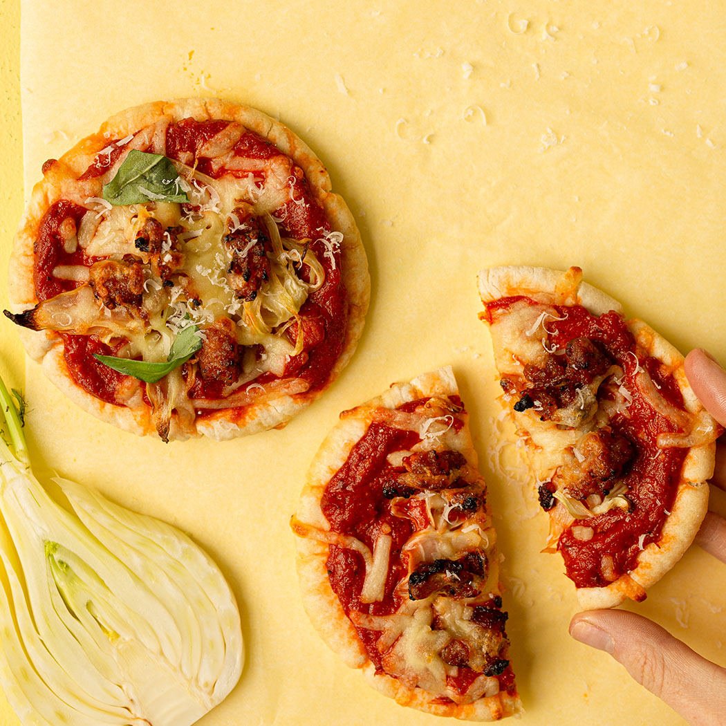 Sausage & fennel pitta pizzas | easyFood